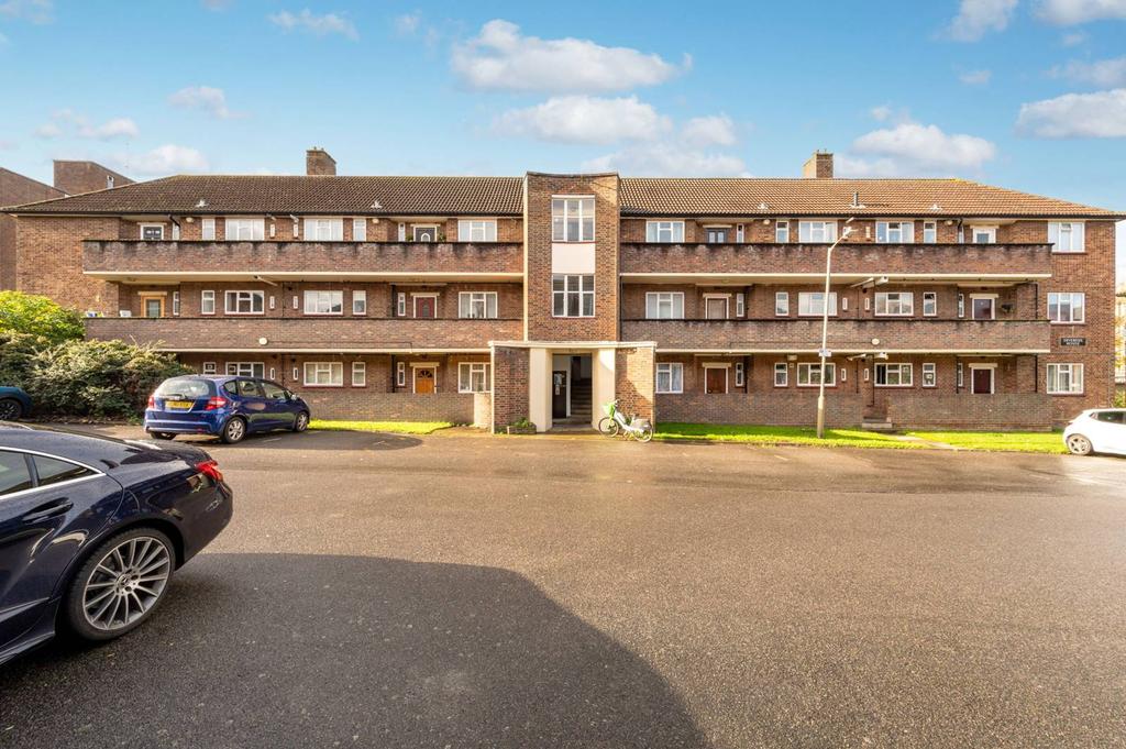 Aubyn Square, Roehampton, London, SW15 2 bed flat - £350,000