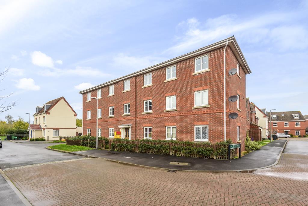 Thatcham, Berkshire, RG19 2 bed flat for sale - £175,000