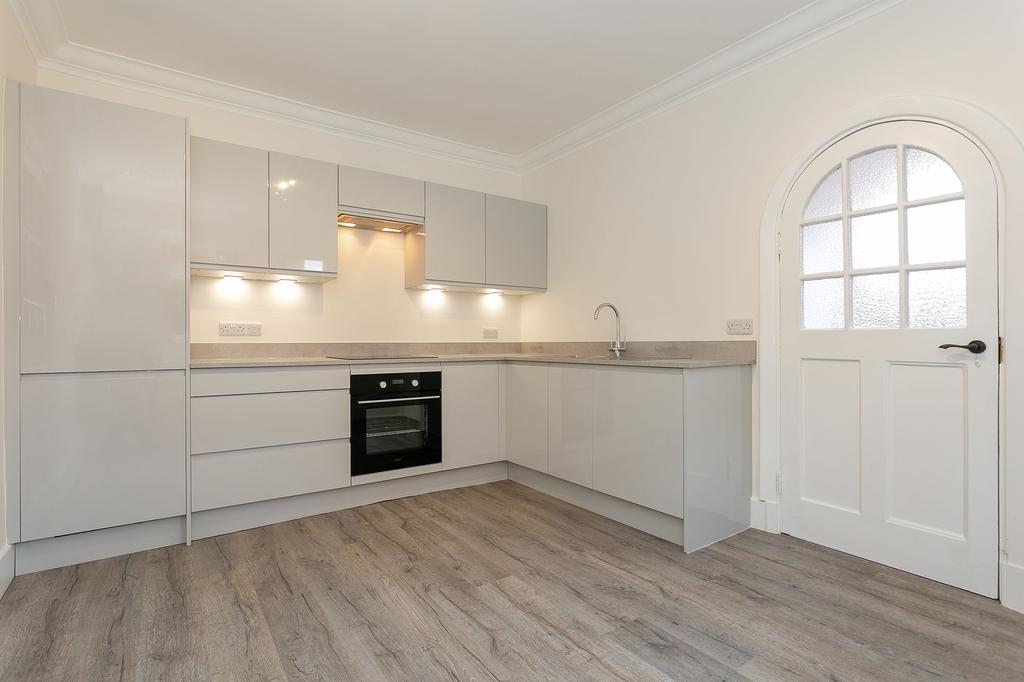 Woodside Walk, Harrogate, HG1 2 bed ground floor flat - £1,050 pcm (£ ...