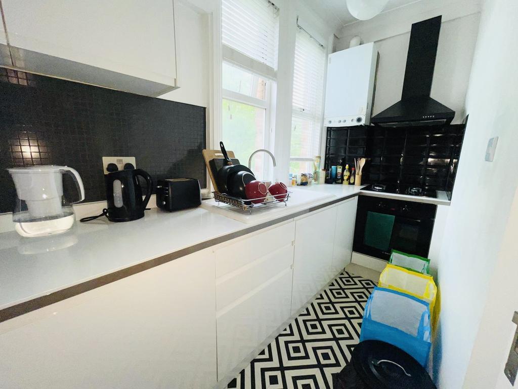 Anerley Road, London SE20 2 bed flat - £1,400 pcm (£323 pw)
