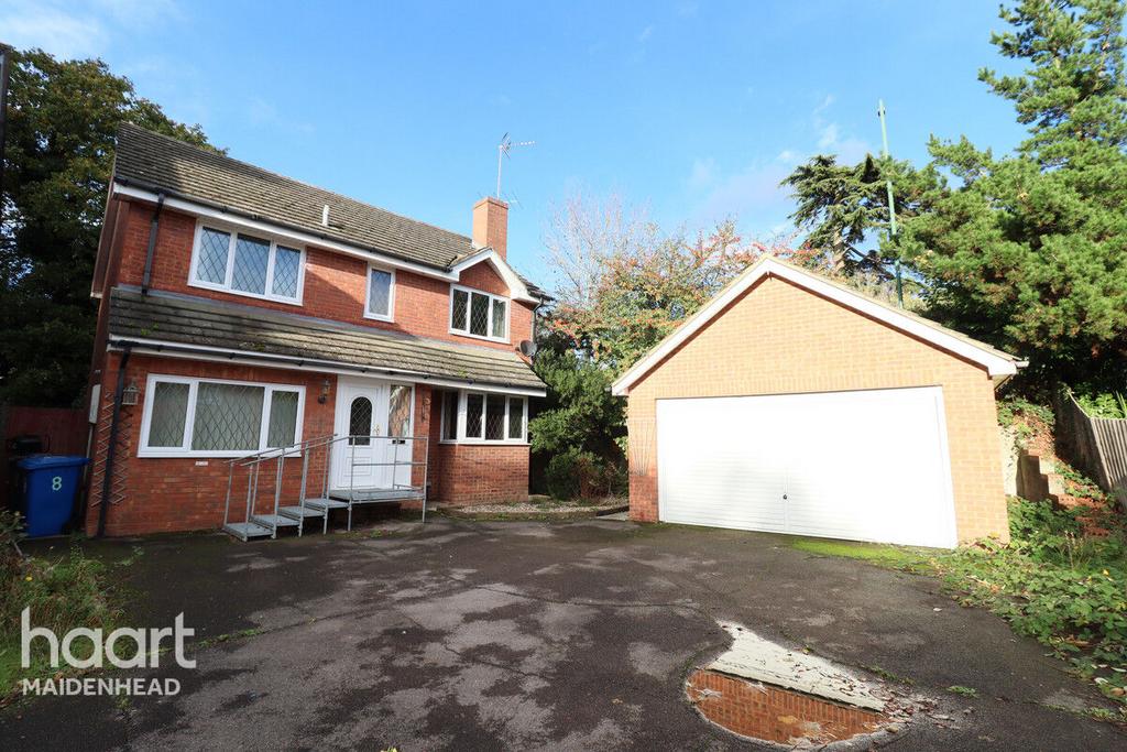 Priors Close, Maidenhead 4 bed detached house - £700,000