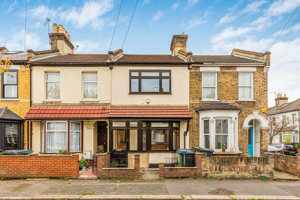 Matcham Road, Leytonstone, E11 3 bed terraced house - £2,500 pcm (£577 pw)
