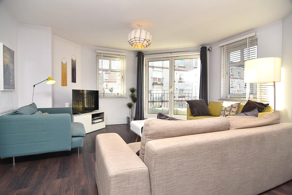 Sinclair Place, Edinburgh EH11 2 bed flat - £230,000