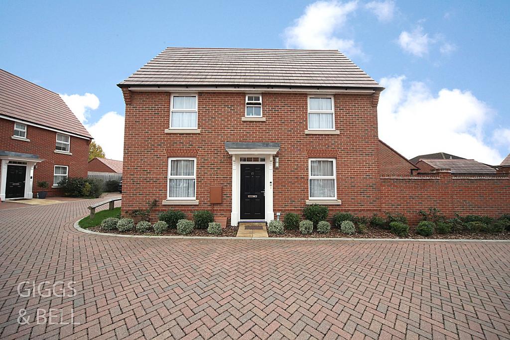Preacher Close, Luton, Bedfordshire, LU2 3 bed detached house - £400,000