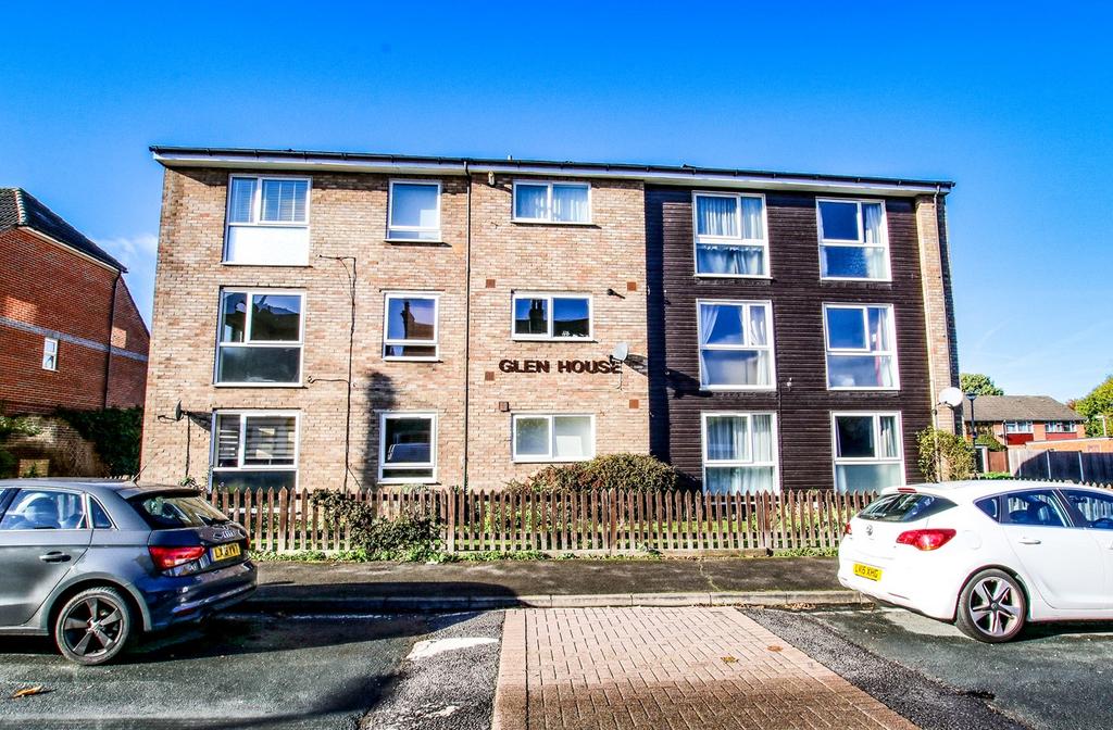 72 Bute Road, Wallington, SM6 1 bed flat - £230,000