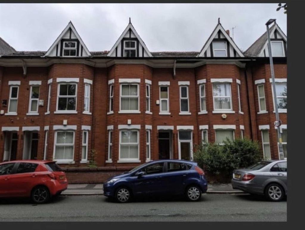 138 Platt Lane, Manchester 2 bed private hall - £1,000 pcm (£231 pw)