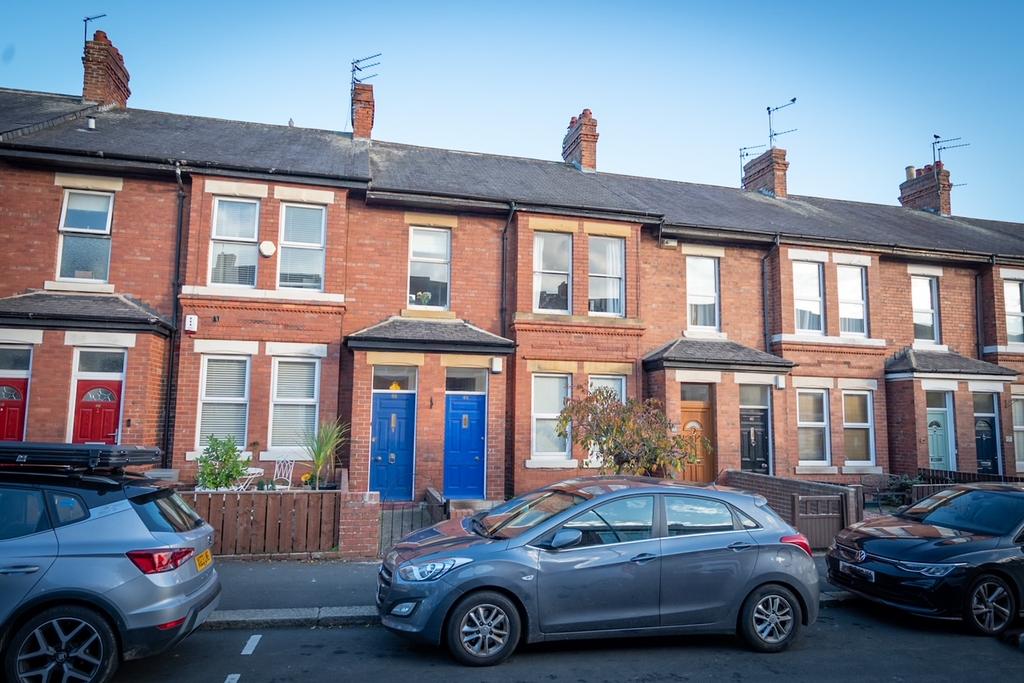 Hyde Terrace, Gosforth, NE3 3 bed flat - £205,000