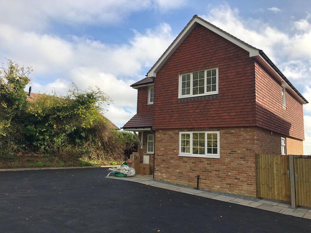 Hamstreet Road, Ruckinge, Ashford... 3 bed detached house - £1,500 pcm ...