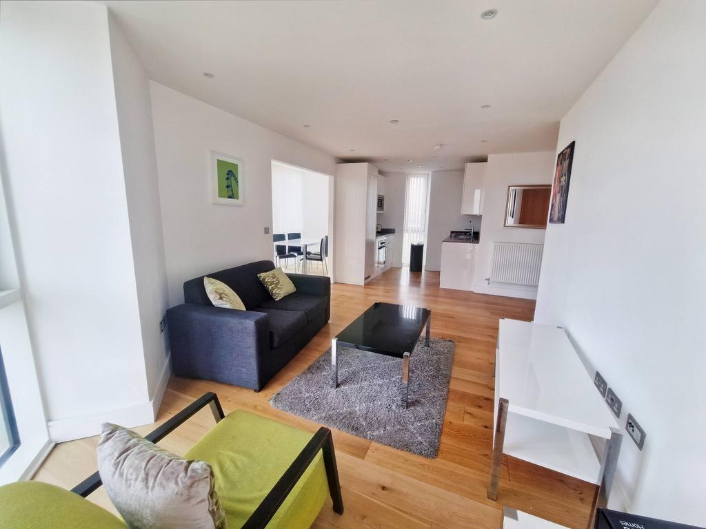 High Street, London E15 2 bed apartment - £2,200 pcm (£508 pw)