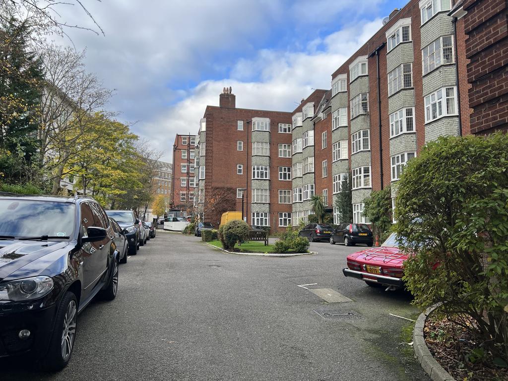 Calthorpe Road, Edgbaston B15 4 bed flat - £250,000