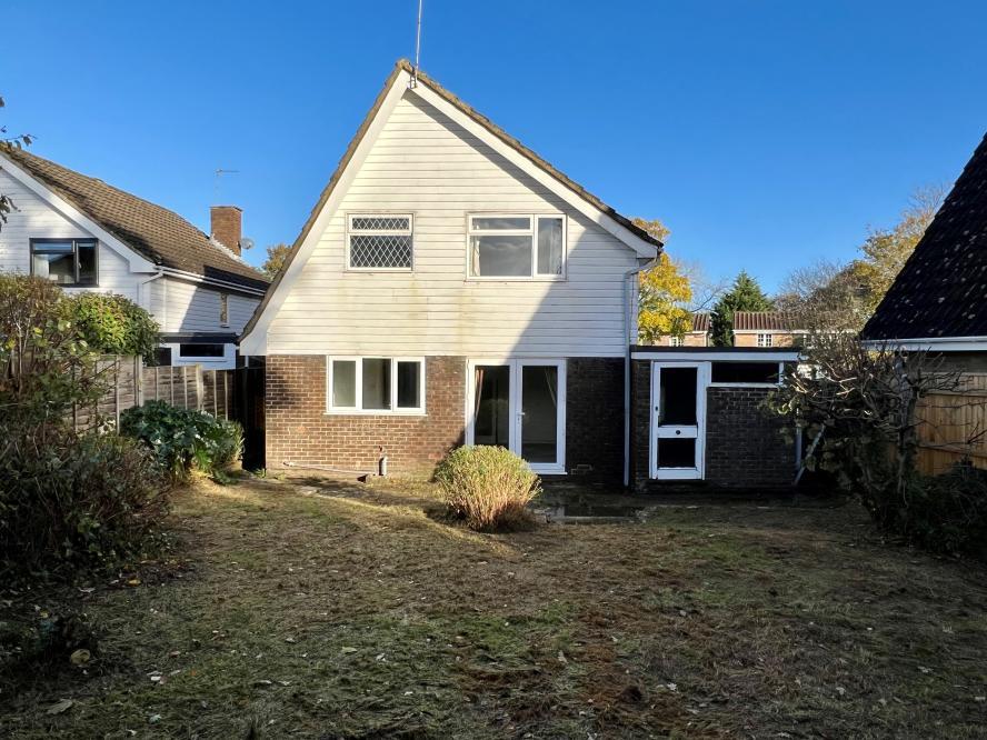 Runnymede Avenue, Bearwood, BH11 9SR 2 bed detached house - £375,000