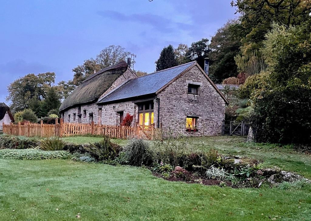Manaton, Newton Abbot, Devon 2 bed barn conversion - £600,000