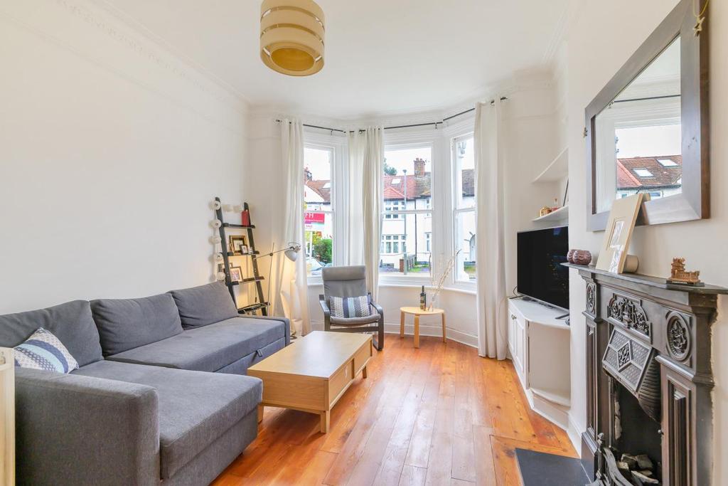Byrne Road, Balham 1 bed flat - £550,000