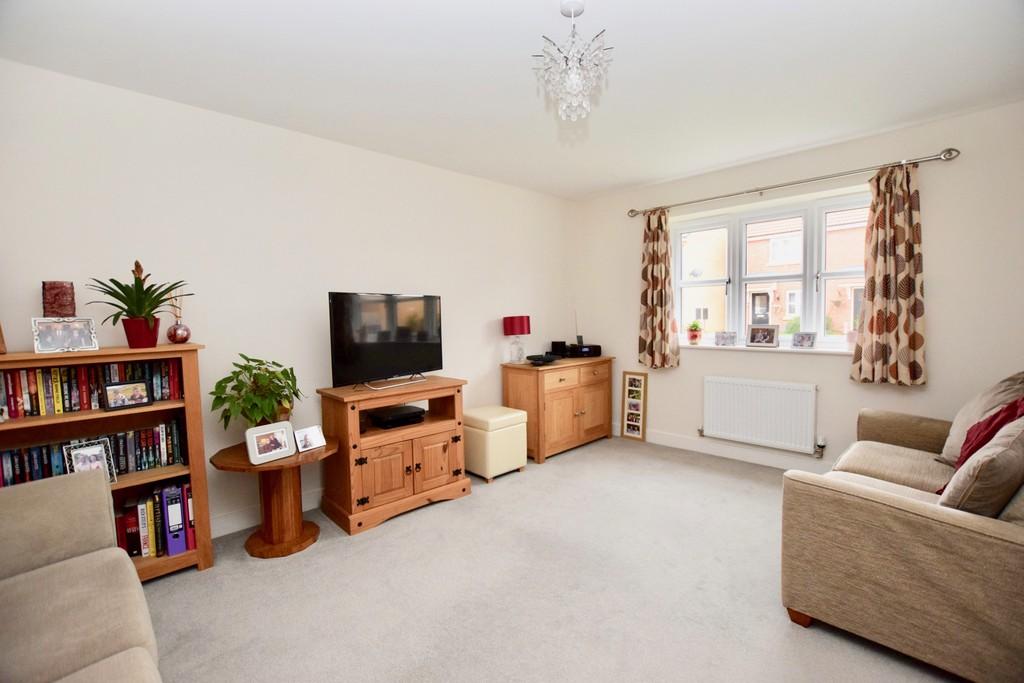 White Mill Drive, Pocklington 4 bed detached house - £320,000