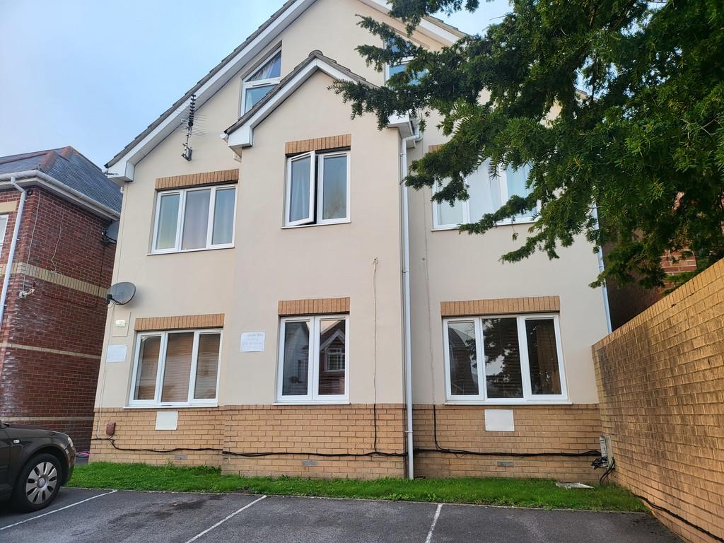 Windham Road, Bournemouth 1 bed apartment - £880 pcm (£203 pw)