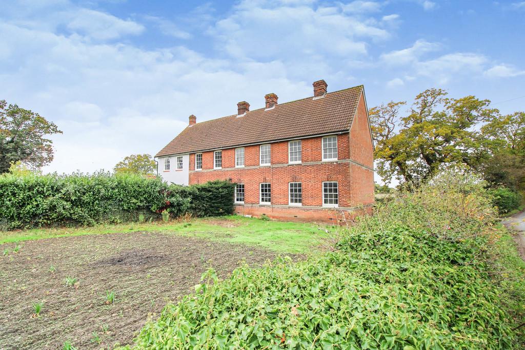 Tye Road, Elmstead Market, CO7 7BB 2 bed cottage - £200,000