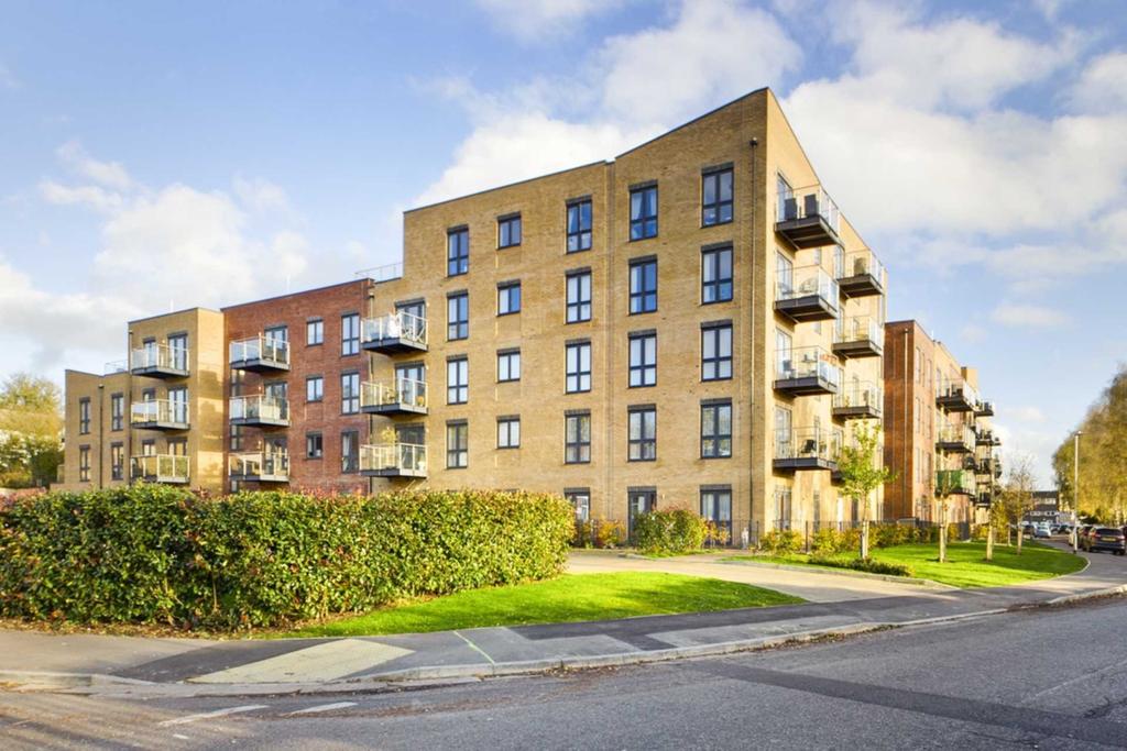 Frogmore Road, Apsley 2 bed apartment - £370,000