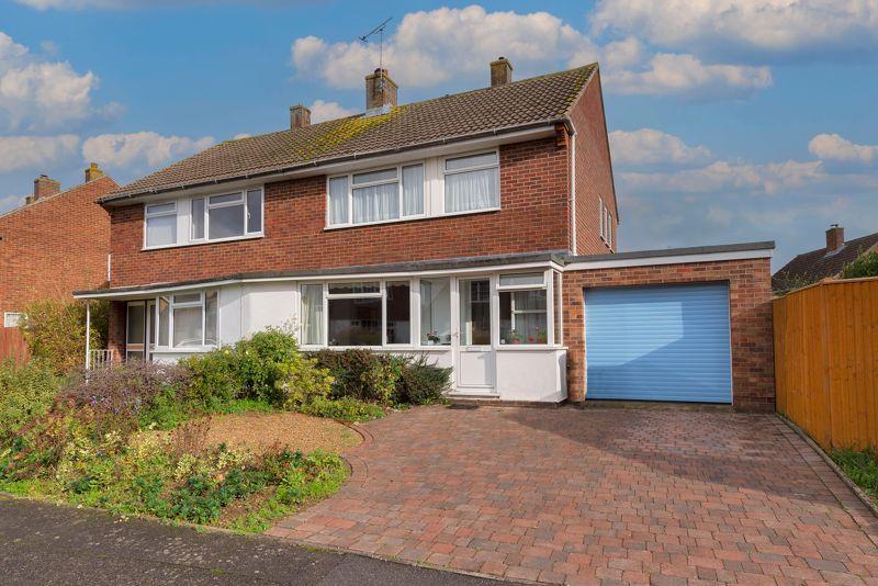 Purcell Avenue, Tonbridge, TN10 4DP 3 bed semi-detached house - £475,000