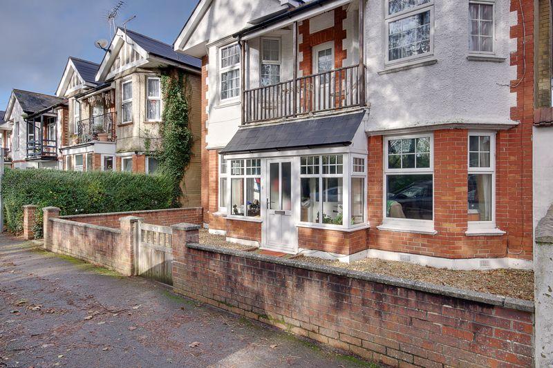 Maxwell Road, Bournemouth 2 bed apartment - £260,000