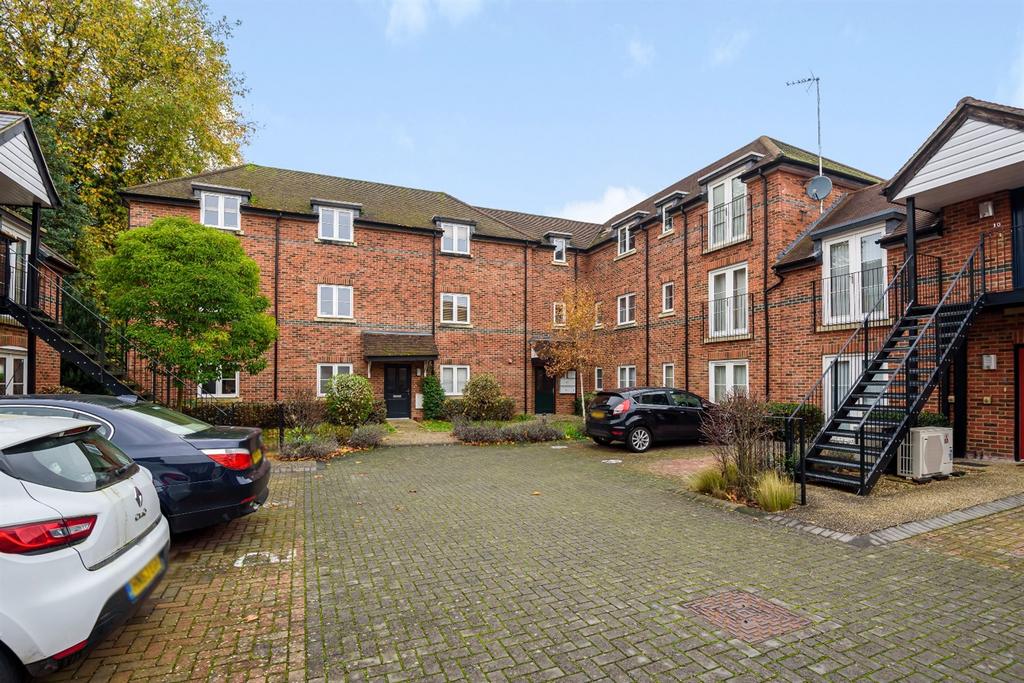 Crown Place, Reading, RG1 2 bed apartment - £1,500 pcm (£346 pw)
