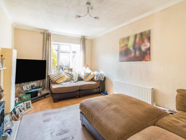Western Way, Basingstoke, RG22 3 bed semi-detached house - £1,350 pcm ...