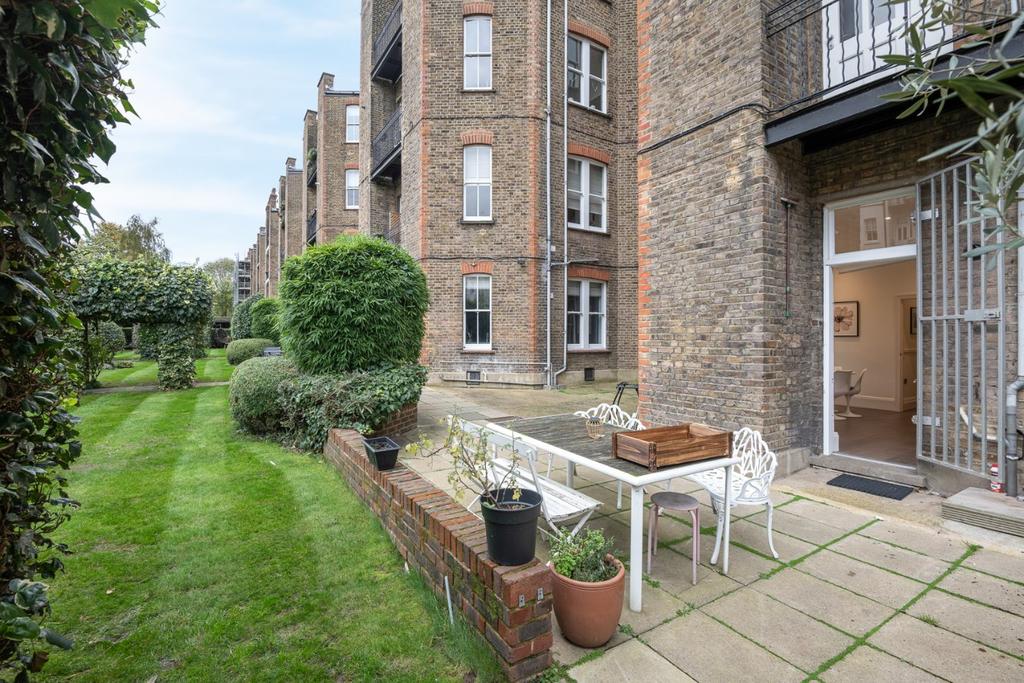 Elgin Avenue, Maida Vale, London, W9 2 bed apartment - £1,175,000
