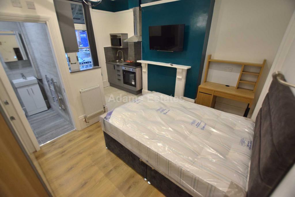 London Road, Reading Studio - £1,050 pcm (£242 pw)