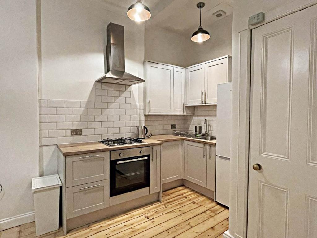Comely Bank Row, Stockbridge, Edinburgh 1 bed flat - £1,195 pcm (£276 pw)