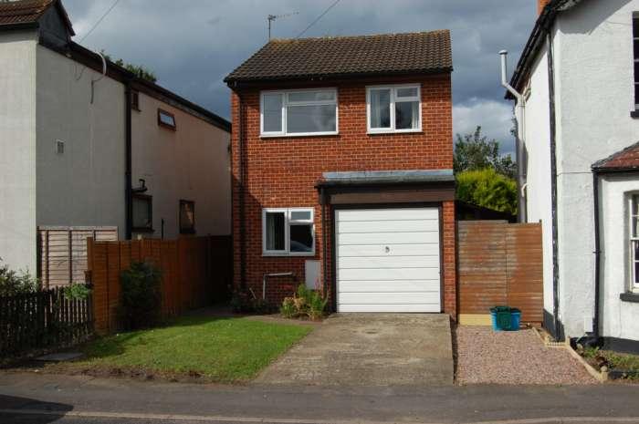 ADDLESTONE 3 bed detached house - £459,950