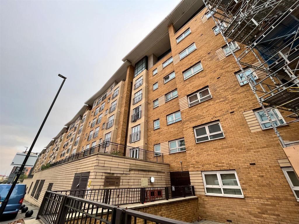 Fusion Core 7, Middlewood Street... 2 bed flat - £900 pcm (£208 pw)