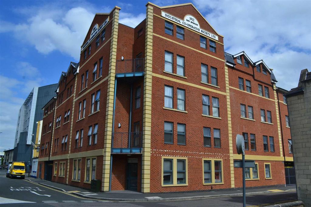Harding Street, Town Centre, Swindon 2 bed flat - £900 pcm (£208 pw)