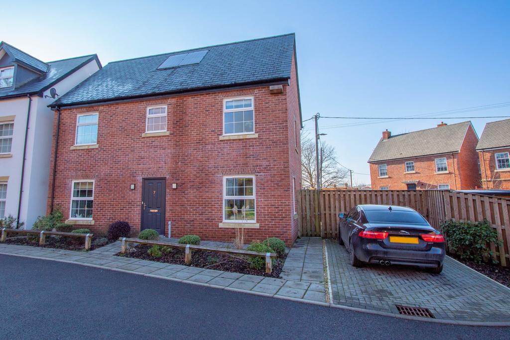Albert Close, Ottery St Mary 3 bed detached house - £495,000