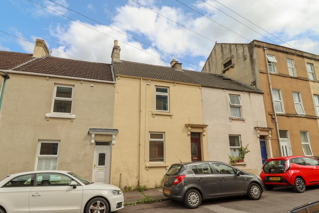 Stuart Place, Oldfield Park, Bath, BA2 2 bed terraced house - £325,000