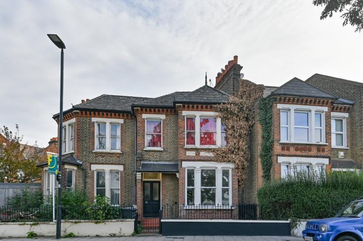 273b Milkwood Road, London, SE24 0HE 2 bed flat - £500,000