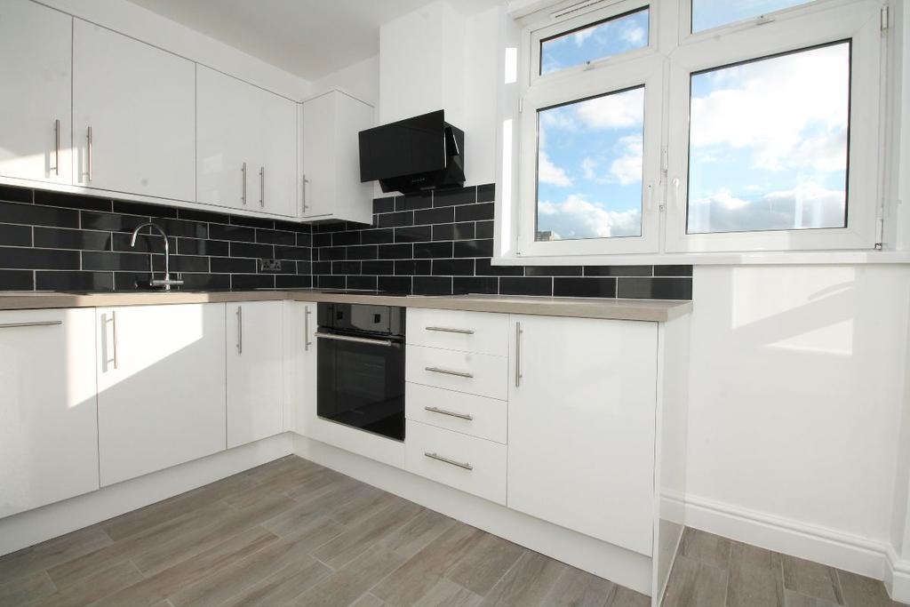 Dorrington Point, Bromley High... 2 bed flat - £2,050 pcm (£473 pw)