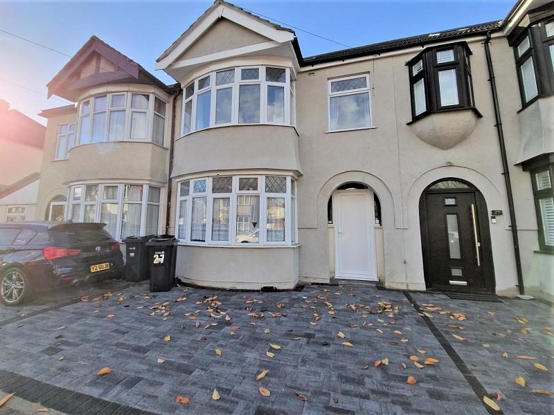 Sydney Road, Barkingside IG6 2ED 4 bed terraced house - £2,500 pcm (£ ...
