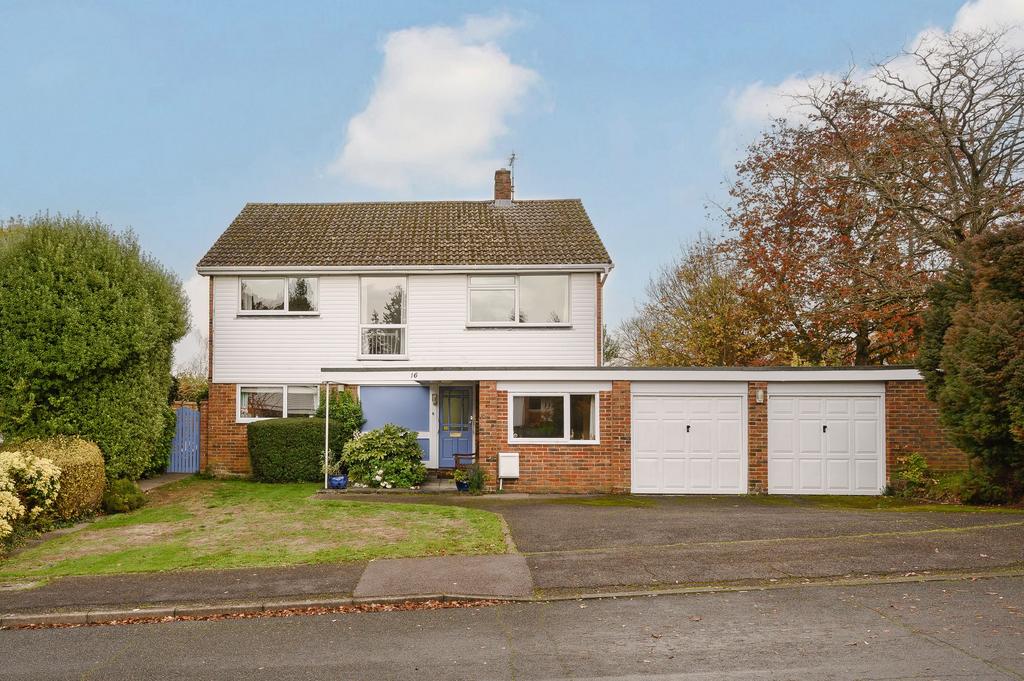 Drayton Close, Fetcham, KT22 4 bed detached house - £900,000