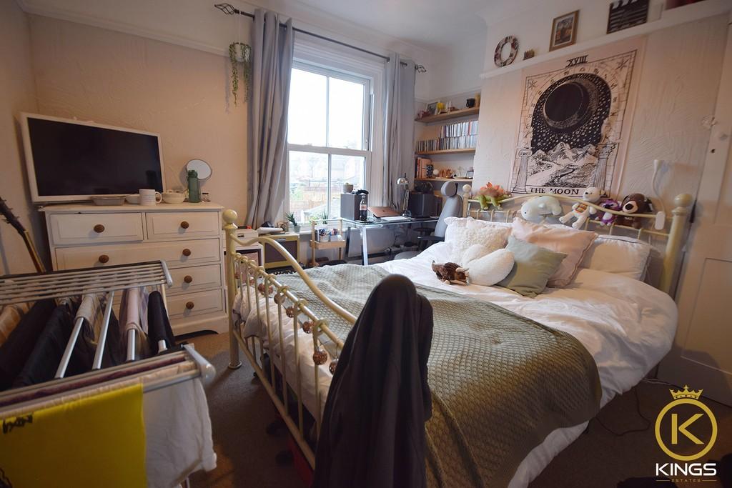 George Road, Guildford 5 bed terraced house - £3,100 pcm (£715 pw)