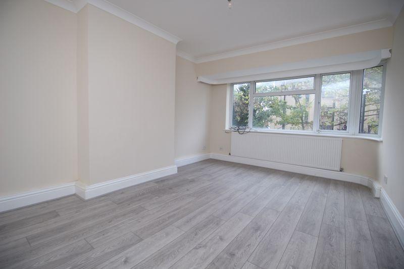 Adelphi Gardens, Slough, SL1 2 bed maisonette - £1,300 pcm (£300 pw)