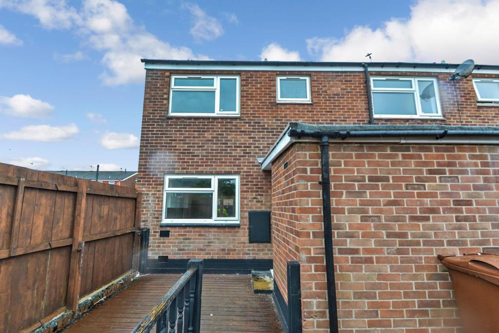 Scampton Garth, Bransholme, Hull, HU7 3 bed end of terrace house - £525 ...