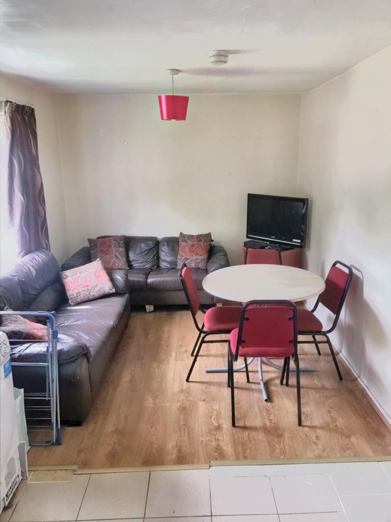 Bullace Croft, Birmingham B15 3 bed flat - £975 pcm (£225 pw)