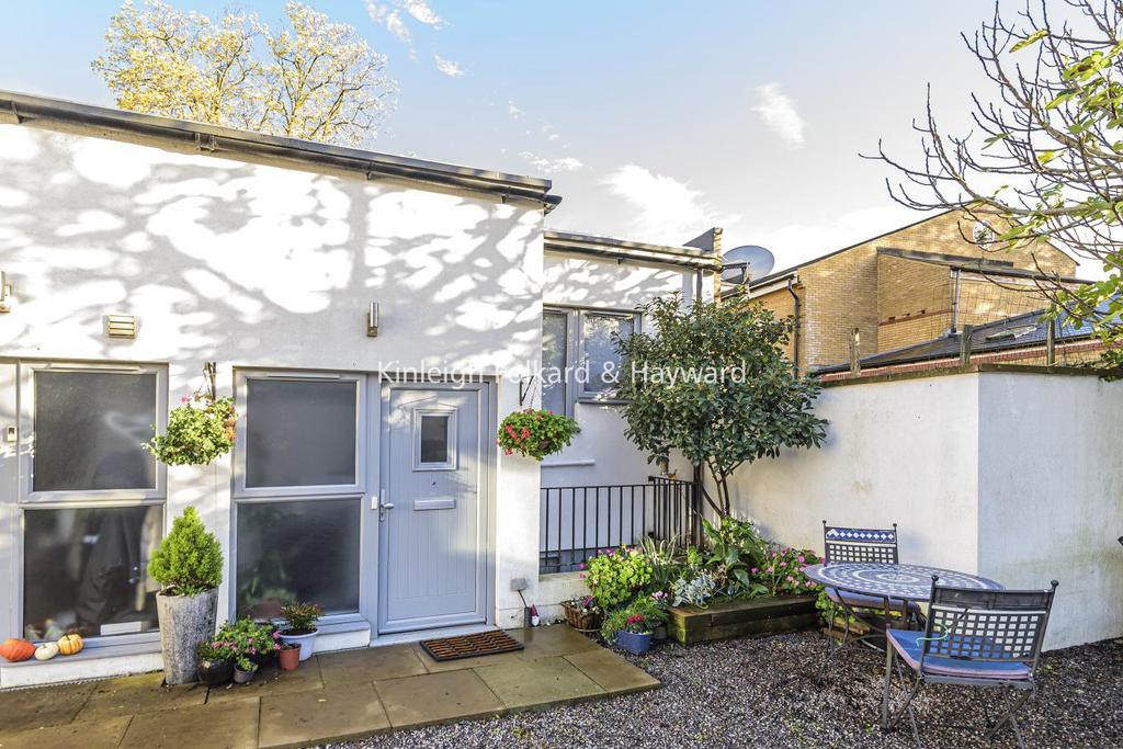 Blagdon Road, Catford 2 bed end of terrace house - £400,000