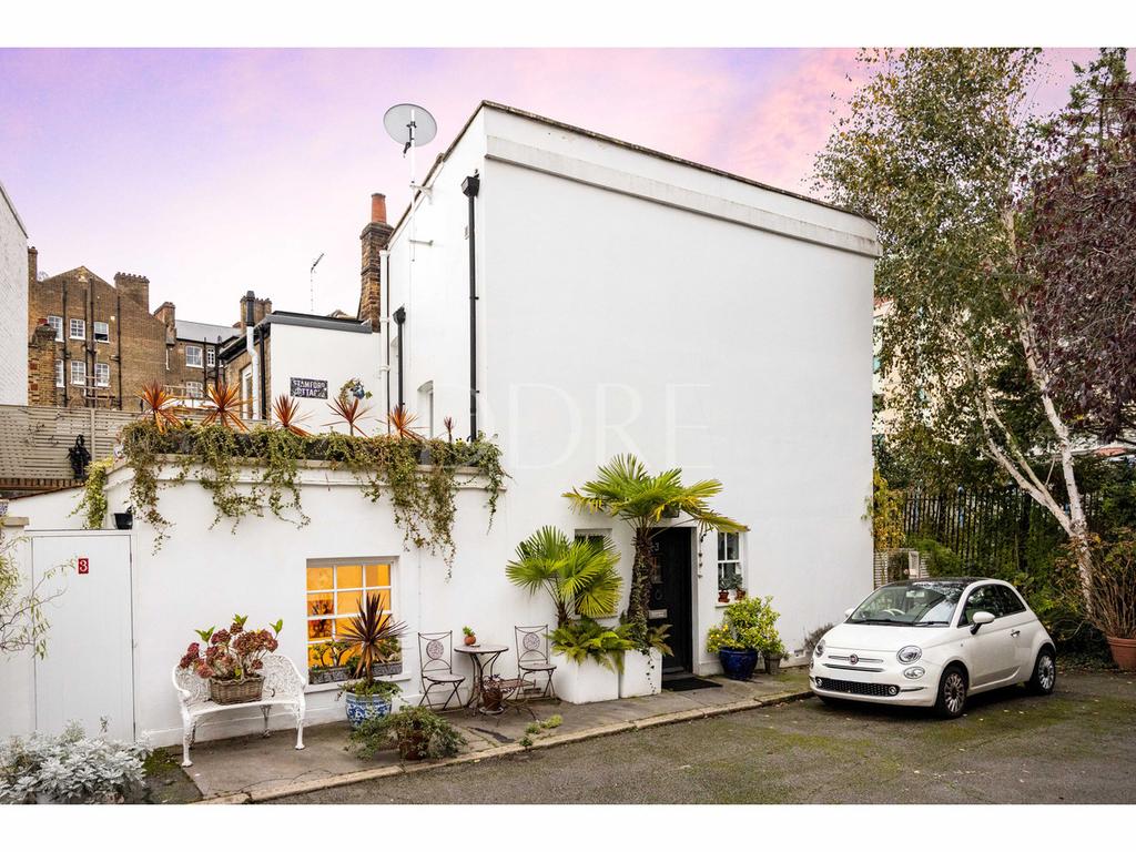 The Billings, Chelsea, SW10 3 bed end of terrace house - £1,650,000