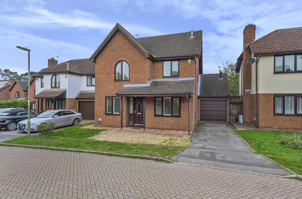 Pershore Close Locks Heath 4 Bed Detached House £525 000