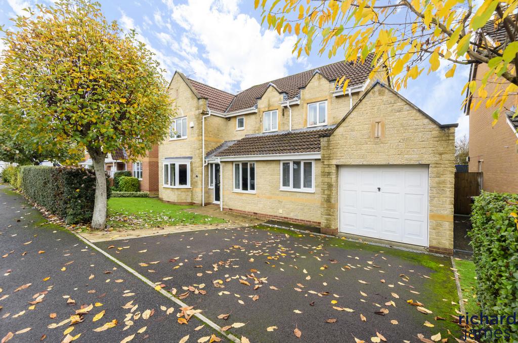 Beech Drive, Common Platt, Swindon... 5 bed detached house - £595,000