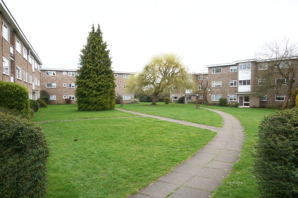 St Johns Court, Warwick 2 bed apartment - £825 pcm (£190 pw)