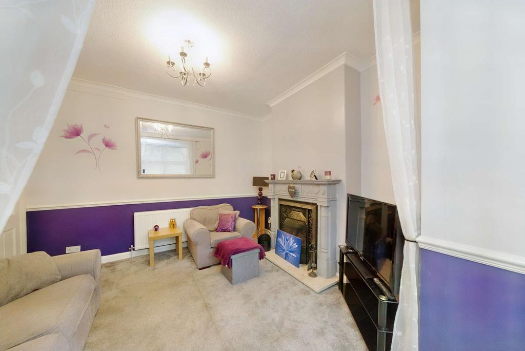 Langroyd Road Colne Bb8 2 Bed Terraced House £113 000