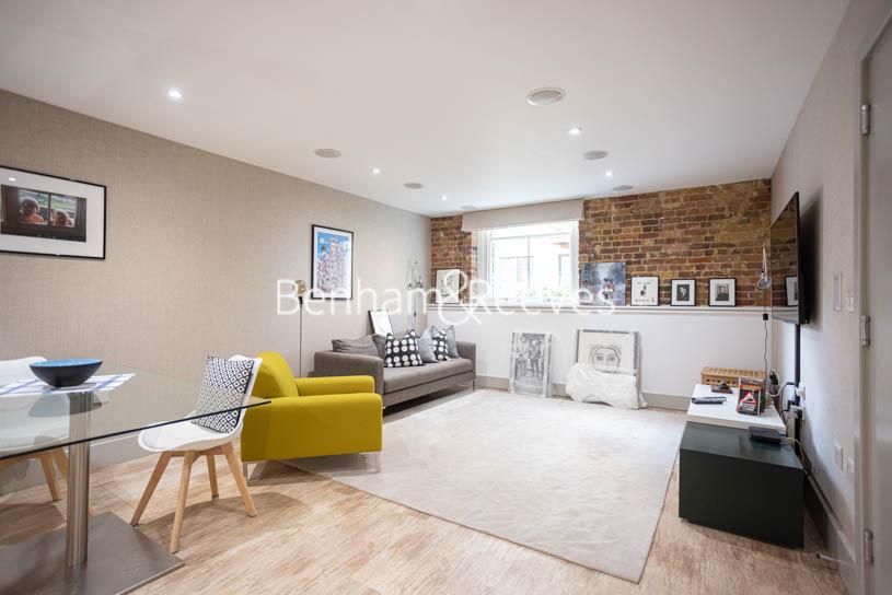 Major Draper Street, Woolwich SE18 3 bed terraced house to rent - £ ...