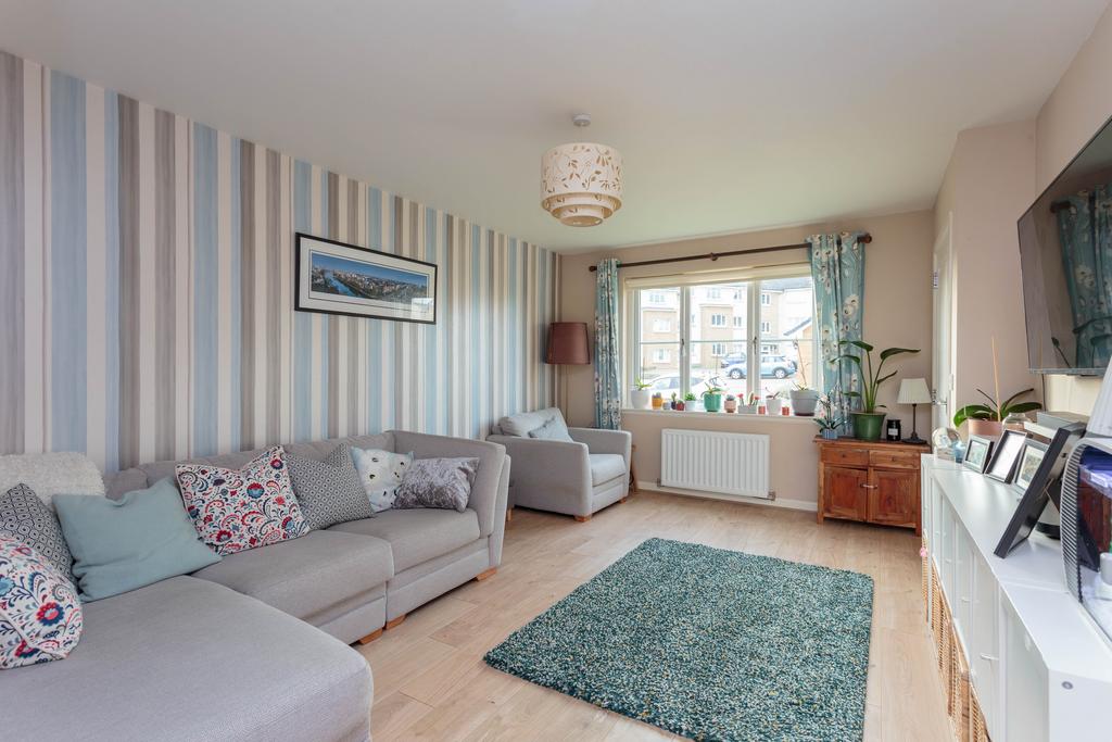 8 South Chesters Place, Bonnyrigg, EH19 3 bed terraced house - £240,000
