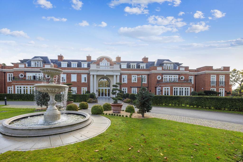 Park Hill Drive, Cobham, Surrey, KT11 3 bed flat for sale - £2,895,000